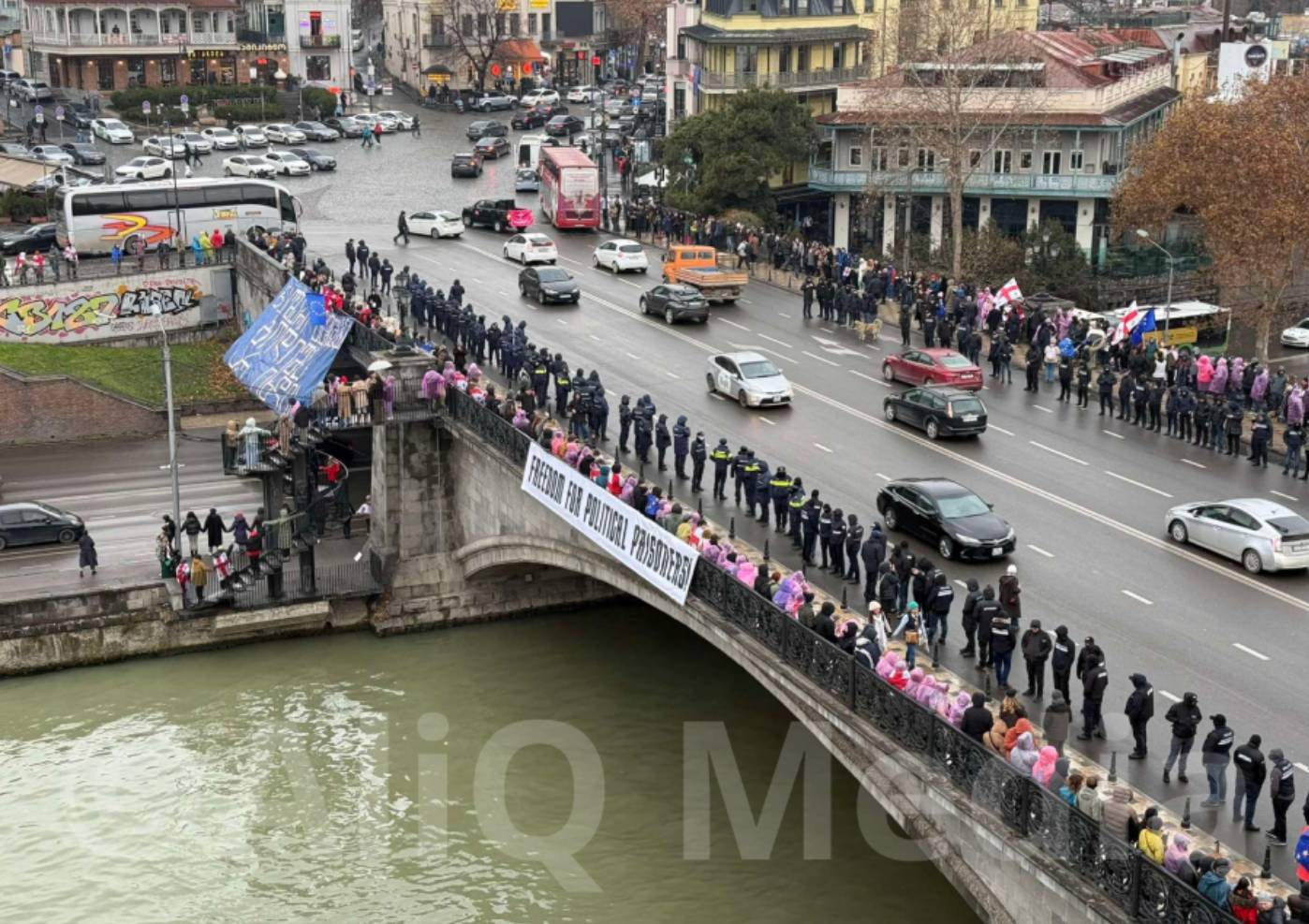 Միասնության շղթա. Թբիլիսիում բողոքի ակցիա է ընթանում | Aliq Media Armenia